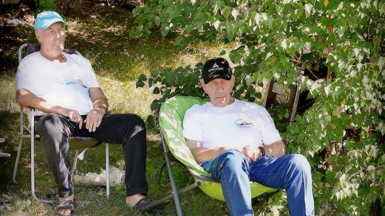 Листая фото Геннадия Плотникова