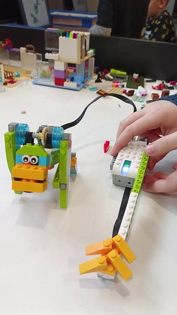 Горилла из лего