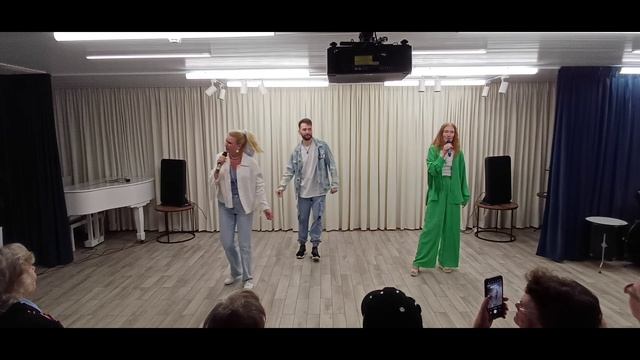 12. Привет Москва