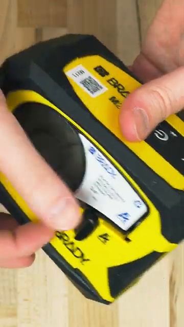 Распаковка портативного принтера Brady M211