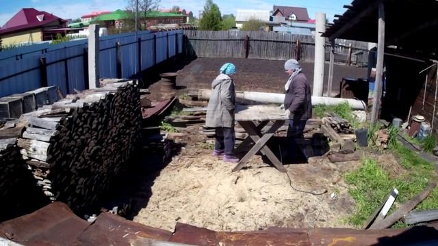 Старый  забор в дрова.