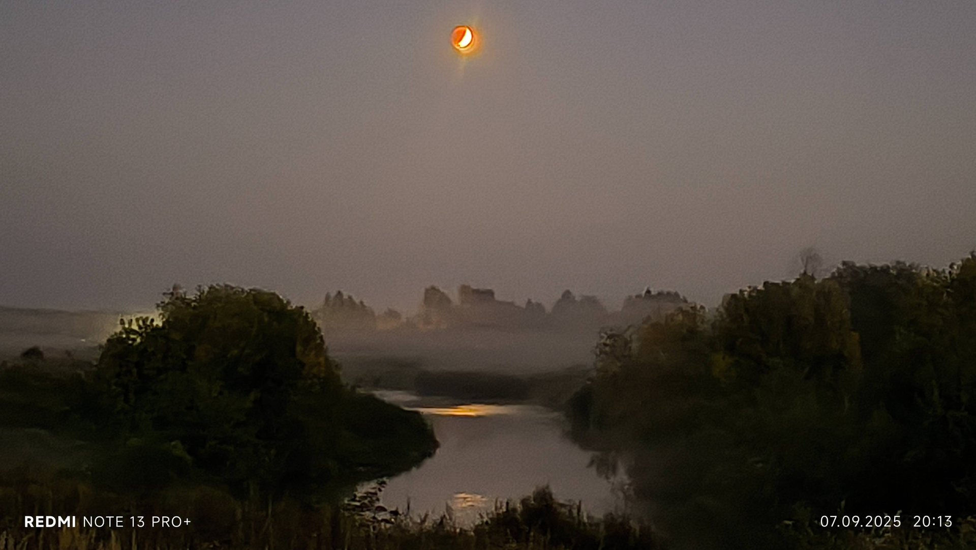 Полное лунное затмение - одно из самых красивых природных явлений.  Кровавая луна #лунное_затмение.