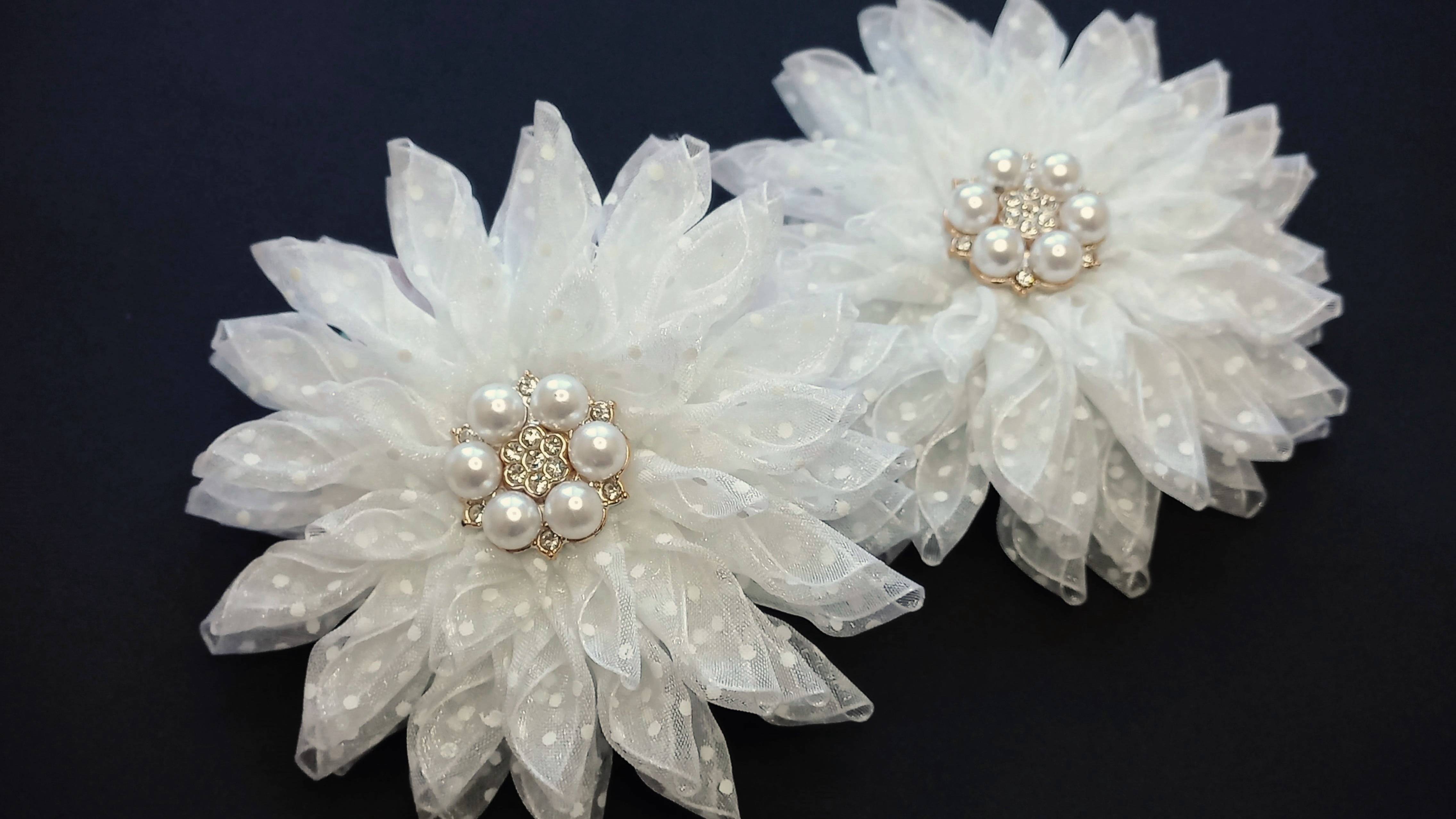 Белые пышные банты из органзы в горошек (24210)