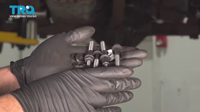 101. Как заменить комплект шпилек и гаек фланца выпускного коллектора 4.7 на Jeep WJ (1999 - 2004)