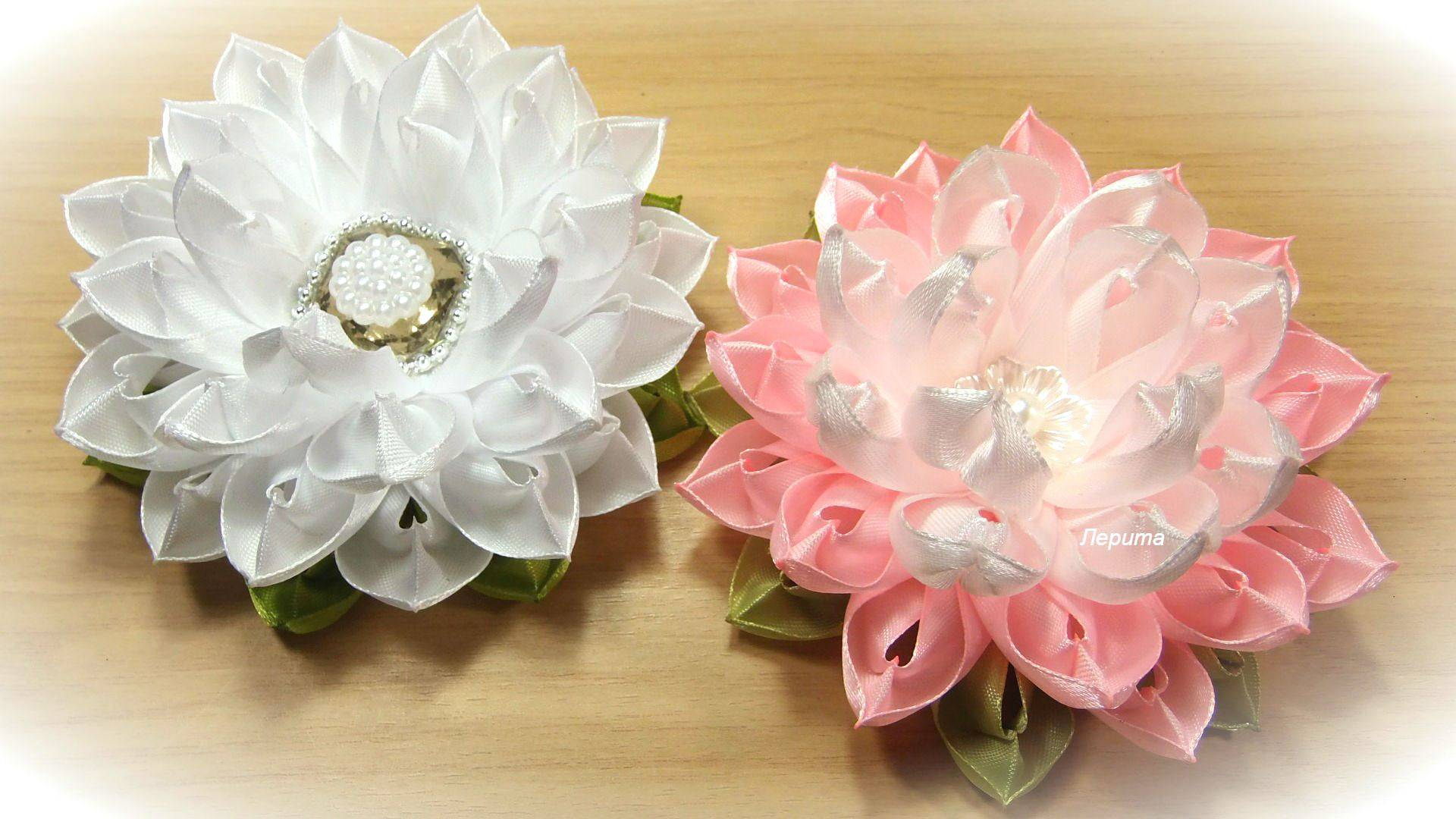 Нежные цветы канзаши из атласных лент своими руками.