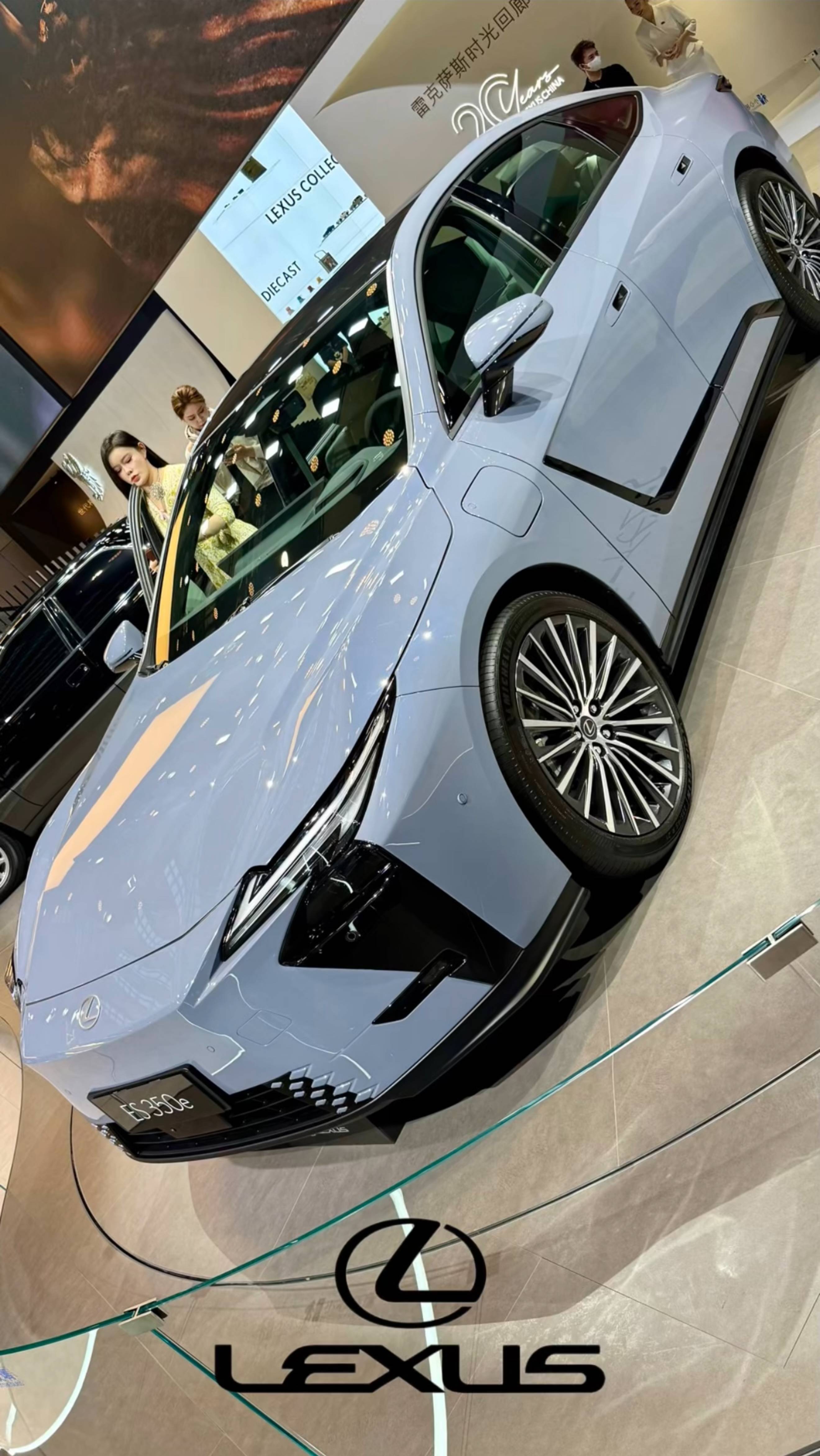 Новое поколение люксового седана LEXUS ES