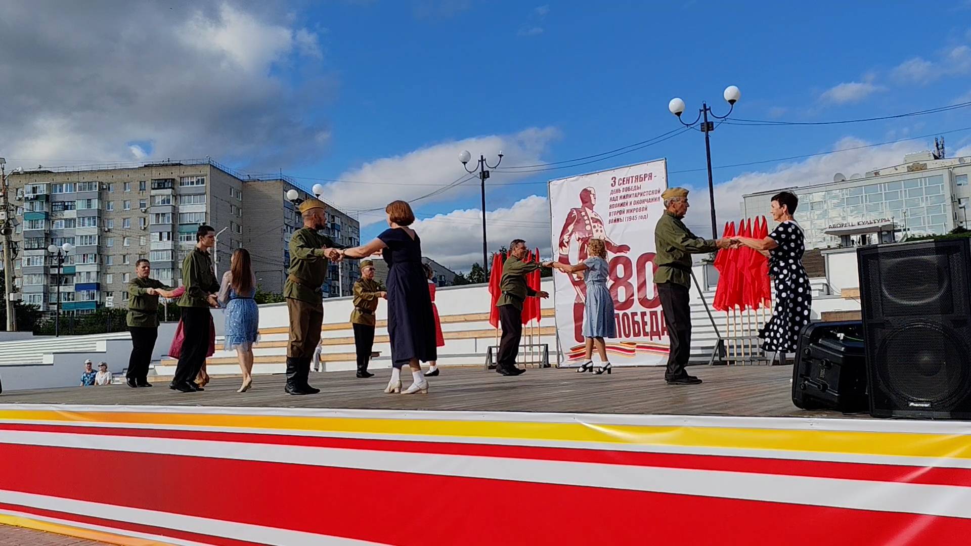 Вальс  «На сопках Маньчжурии», исполняет «Руэда»