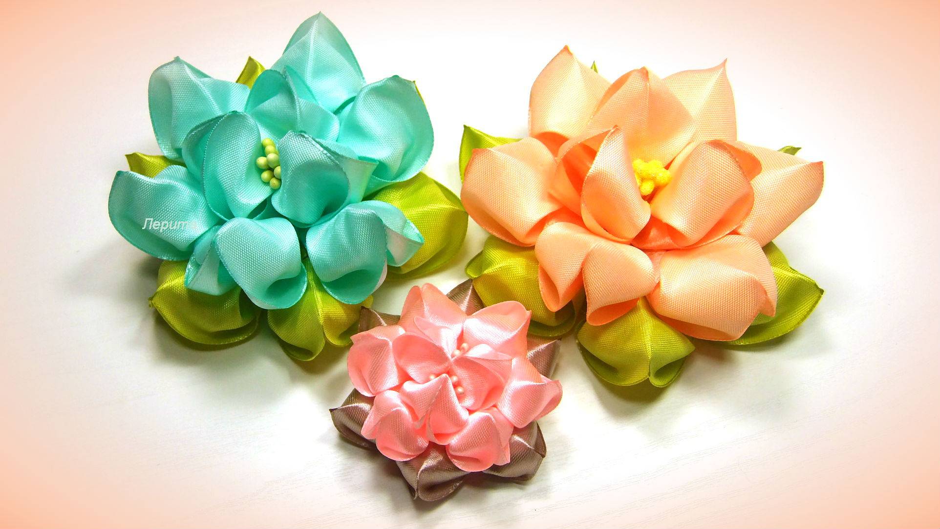 Красивые цветы канзаши из атласных лент своими руками.