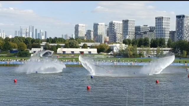 Шоу на Гребном канале