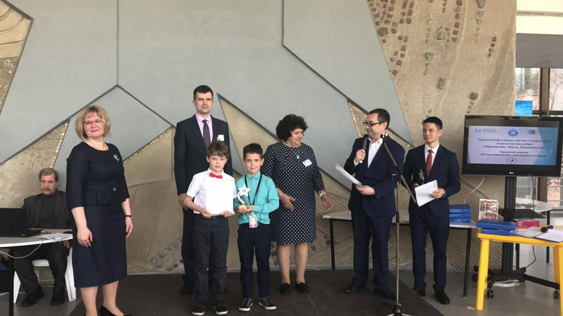 08.09.2025 Это награды моих детей, сохранившиеся по случаю...