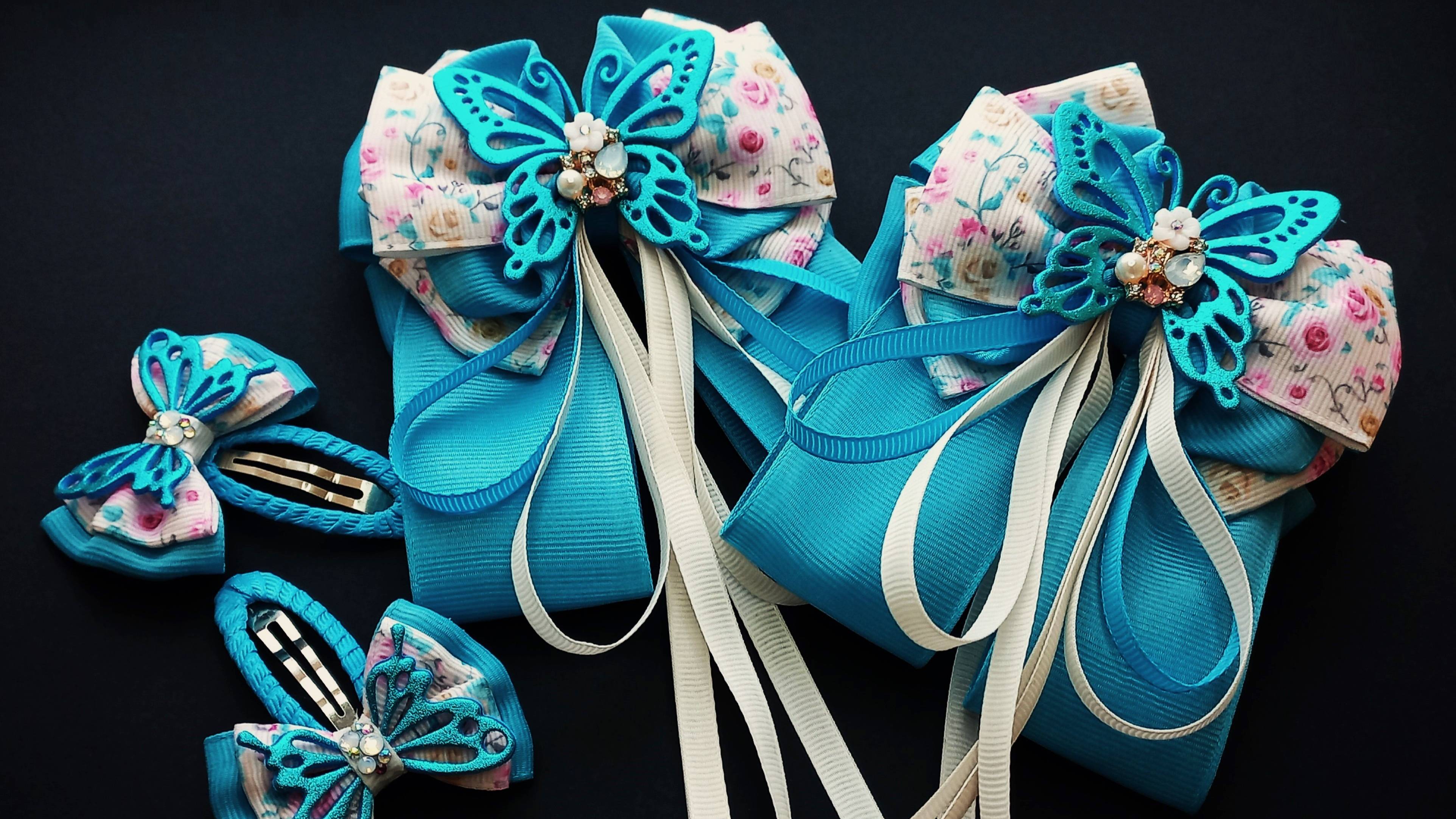 Бирюзово-бежевый набор с бабочками и стразами из репсовых лент (2526)