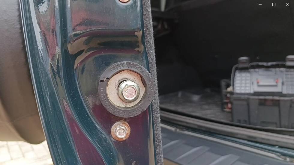 Нива Тревел. Шип замка двери багажника. Регулировка.