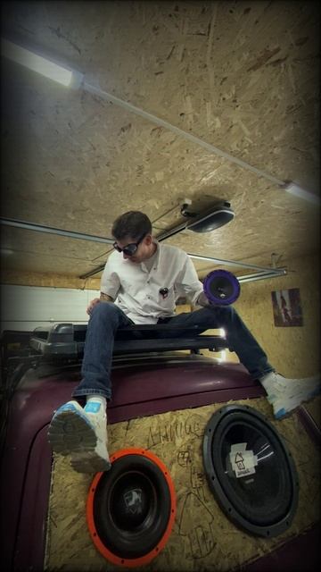 ТОП моноблок от DL AUDIO Barracuda 1.1800. Лепим саб из тачки!!!