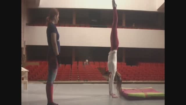 Индивидуальные занятия по эквилибру и акробатике с артисткой цирка Любовью Соколовой.