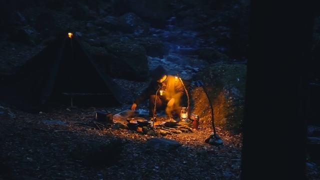 CAMP 40 в осеннем лесу. красивое