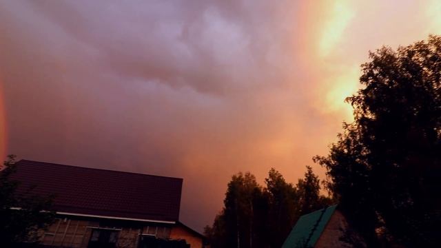 Небо между грозой и радугой