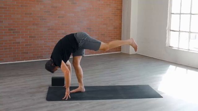 Travis Elliot - Power Yoga Core