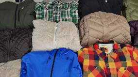 Лот 662 Сток Куртки м ж  Kenneth Colе BassOutdor цена 2610 руб кг 13,2кг