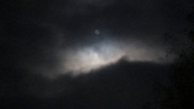 Луна в тучах