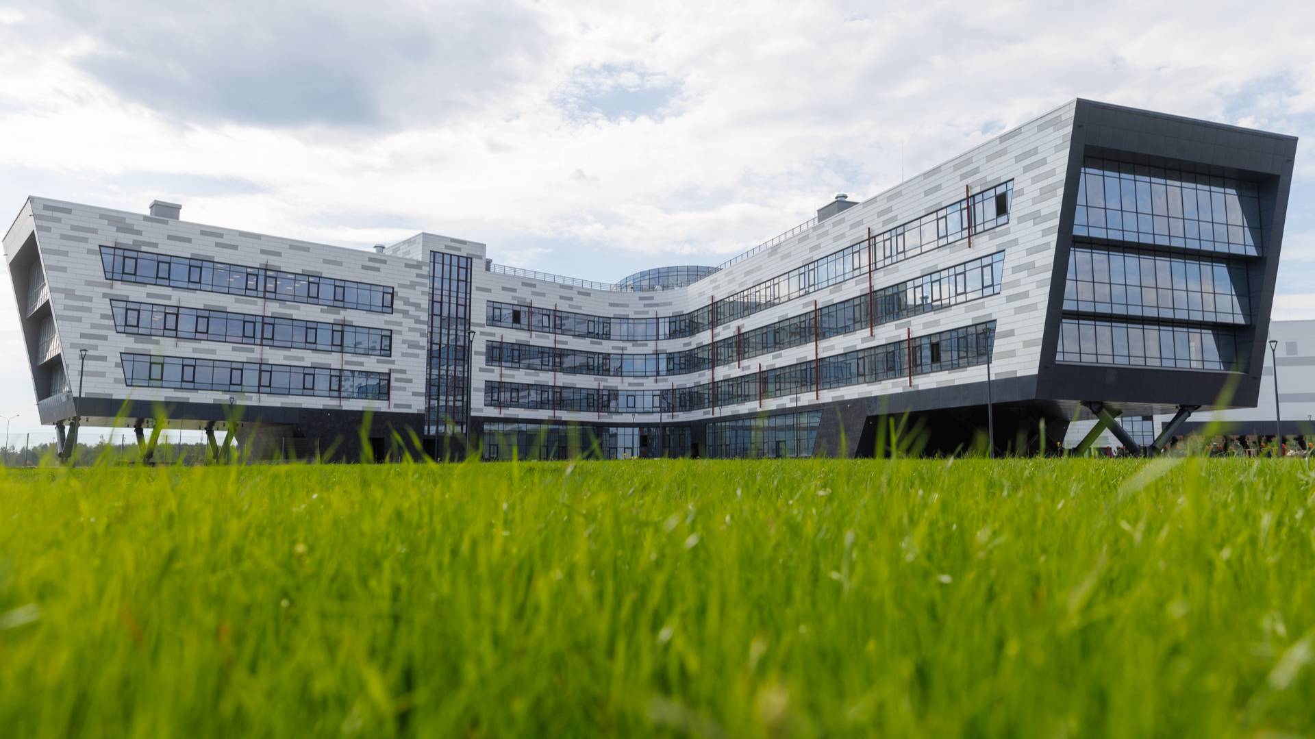 Ход строительства учебных корпусов кампуса УрФУ, август-2025