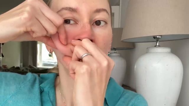 Массаж  лица от носогубных складок