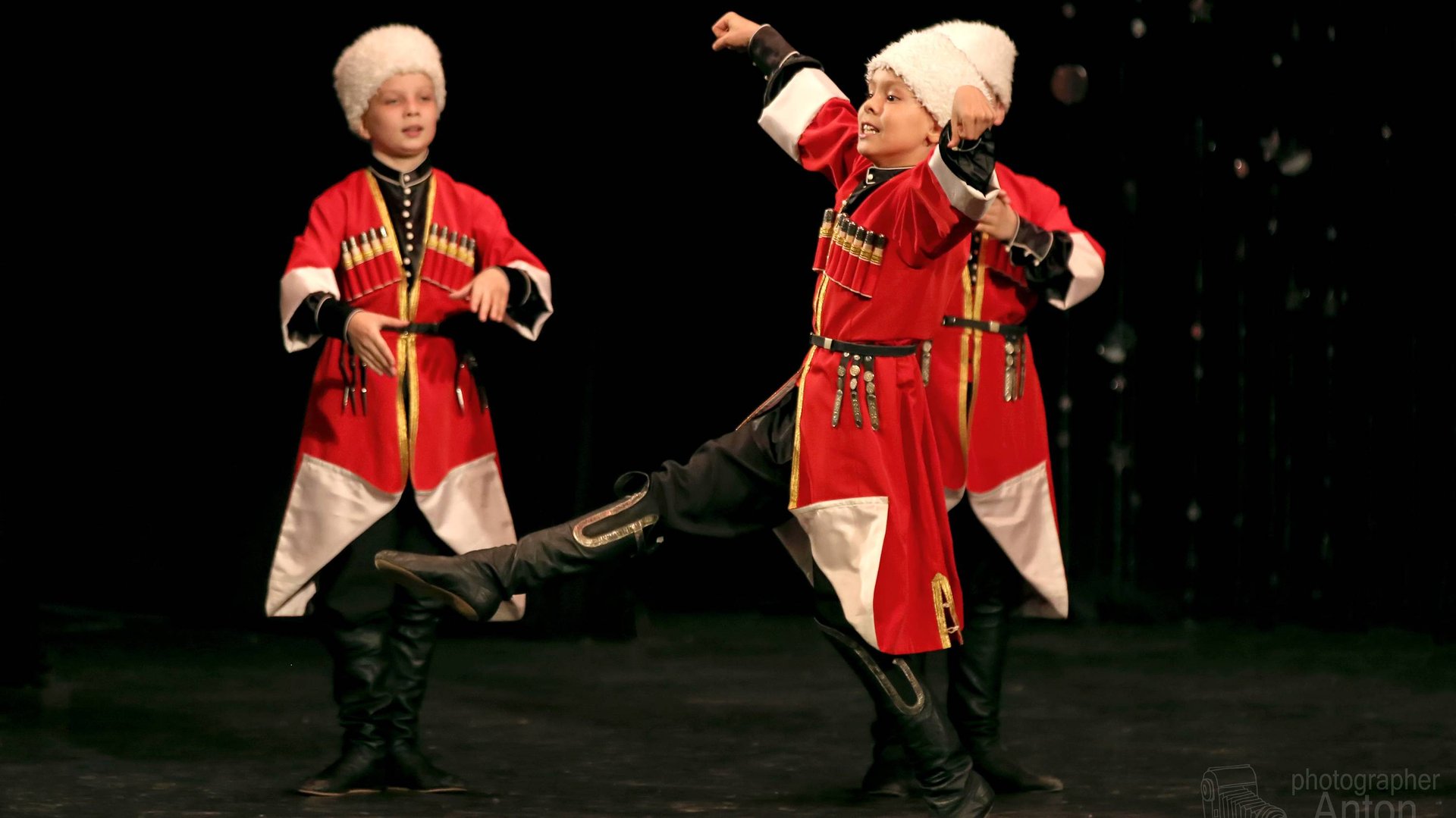 ОСЕТИНСКАЯ ЛЕЗГИНКА, ансамбль "Школьные годы". OSSETIAN LEZGINKA, ensemble "School years".