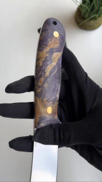 Маленький да удаленький Горностай ЦМ с рукоятью из стабилизированного капа клена