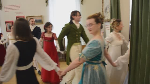 Полонез. Проход всех участников бала "Натальин день".