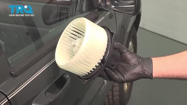 113. Как заменить двигатель вентилятора печки в сборе на Jeep WJ (1999 - 2004)