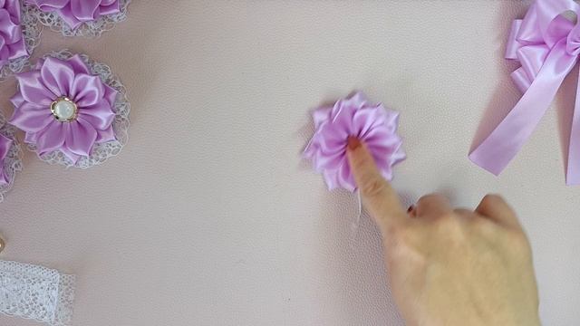 Гулька из атласной ленты 2.5 см .