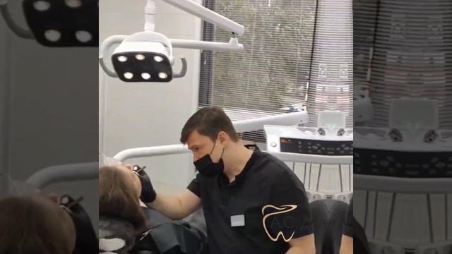 Врачи за работой. Ваши улыбки в надежных руках!😊