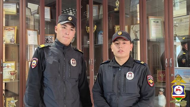 Слушатели полицейского центра профподготовки в Якутии спасли пожилую семью на пожаре