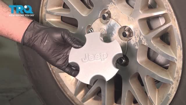 107. Как заменить центральные колпачки колес на Jeep WJ (1999 - 2004)