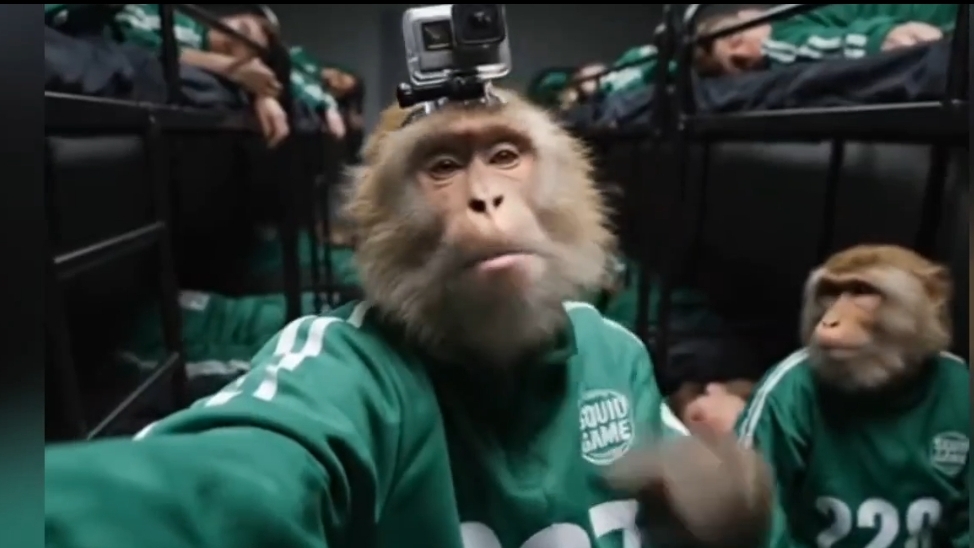 Гоша Бомжезьян, играет в Кальмара.