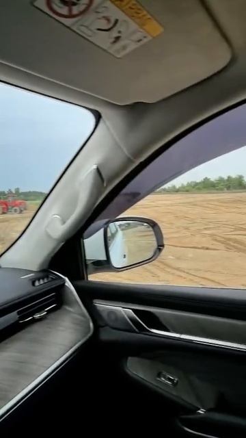 REDSTAR 2300GT в деле — разравнивает поле под стройку.Это видео снято случайно, но в нём — вся суть