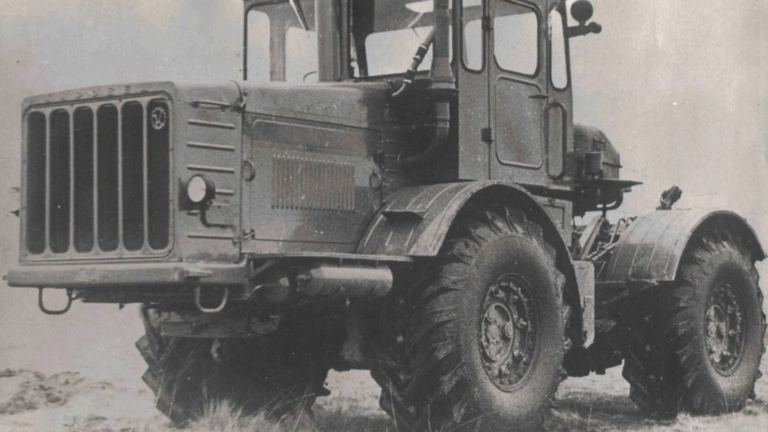 АГРОСИМУЛЯТОР | FARMING SIMULATOR 22 | Колхозный вайб: пахарь за вспашкой