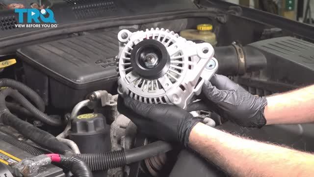 116. Как заменить генератор на Jeep WJ (1999 - 2004)