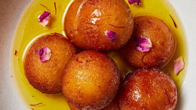 Гулаб джамун из панирного теста.