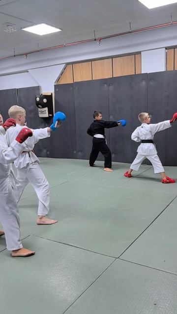 *Тренировки- это не просто спорт, это воспитание нового поколения!*