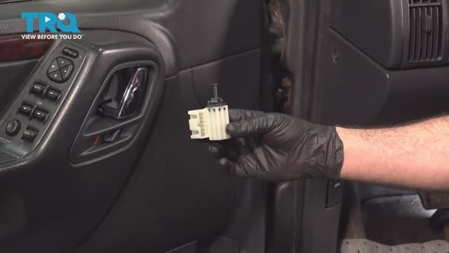 114. Как заменить датчик стоп-сигнала на Jeep WJ (1999 - 2004)