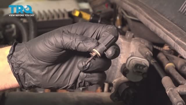 110. Как заменить датчик температуры всасываемого воздуха в моторе 4.7 на Jeep WJ (1999 - 2004)