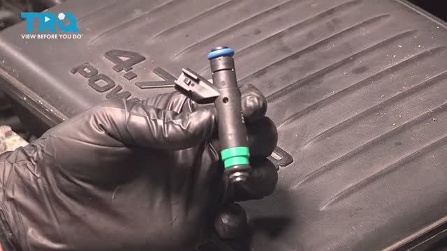 120. Как заменить топливные форсунки мотора 4.7 на Jeep WJ (1999 - 2004)