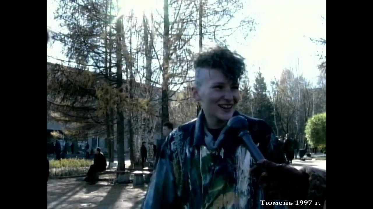 1997 год. Тюмень. Осенний вернисаж на площади у училища искусств.
