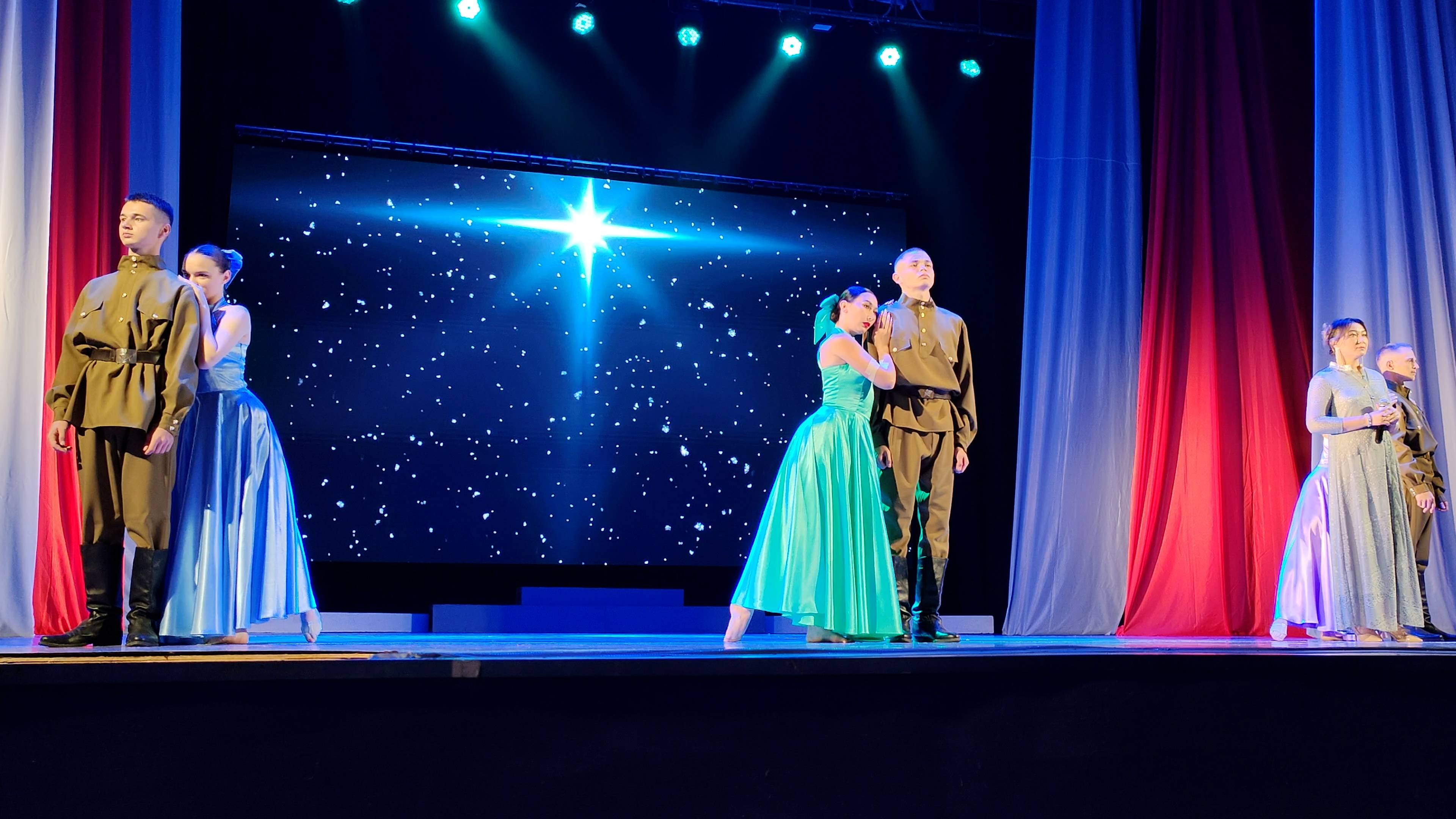 Песня «С праздником мой дорогой», исполняет «Дворец культуры»