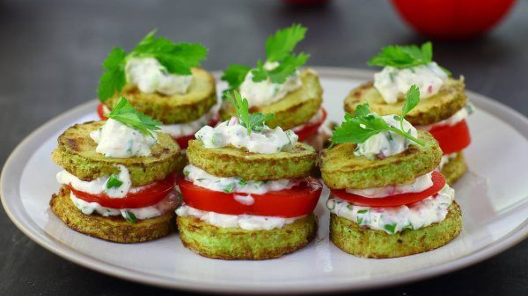 Закуска из кабачков с сыром и помидорами. Очень вкусно!