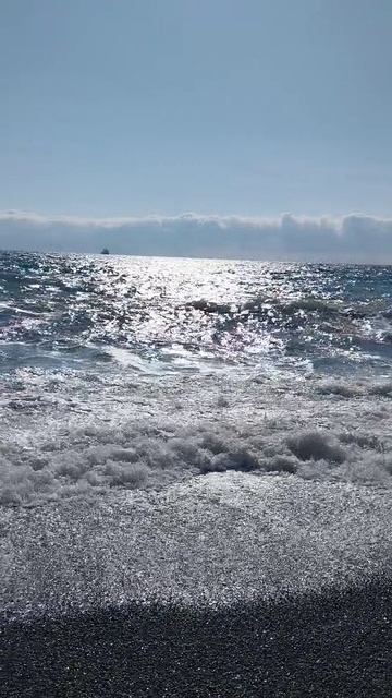 11-09-2025. Ялта. Море волнуется раз 🌊🌊🌊