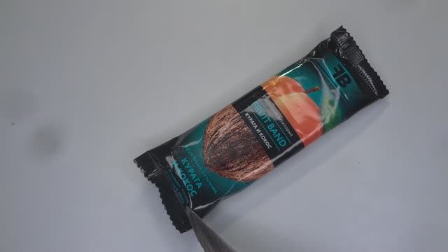 Взял на пробу Батончик Фруктовый Курага и Кокос FRUIT BAND. Обзор Покупки. #ОбалденныеВкусняшки