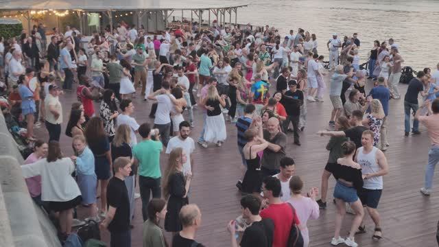 танцы 💃 в Парке Горького