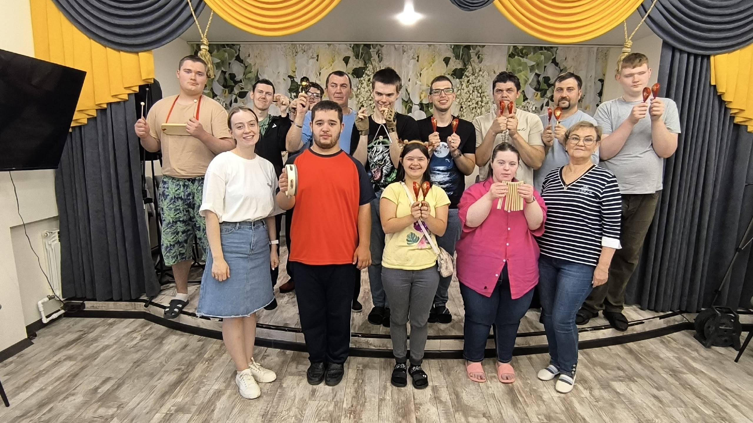 Шумовой оркестр народных инструментов.