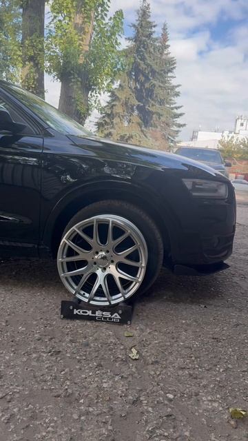 Audi Q3 на примерке дисков в 19-ом диаметре